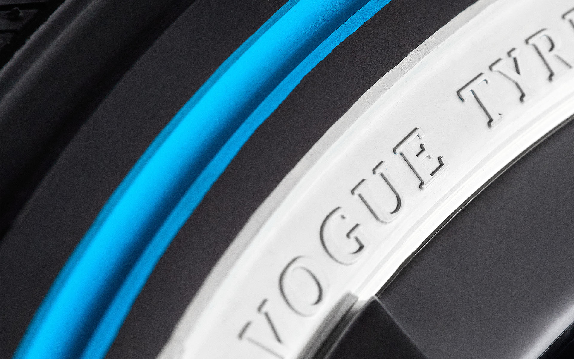 Vogue Tires White/Blue – Unique Look, Smooth Control